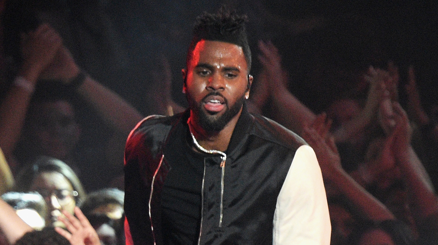 Jason Derulo Sings ‘If It Ain’t Love’ at iHeartRadio Music Awards 2016 ...