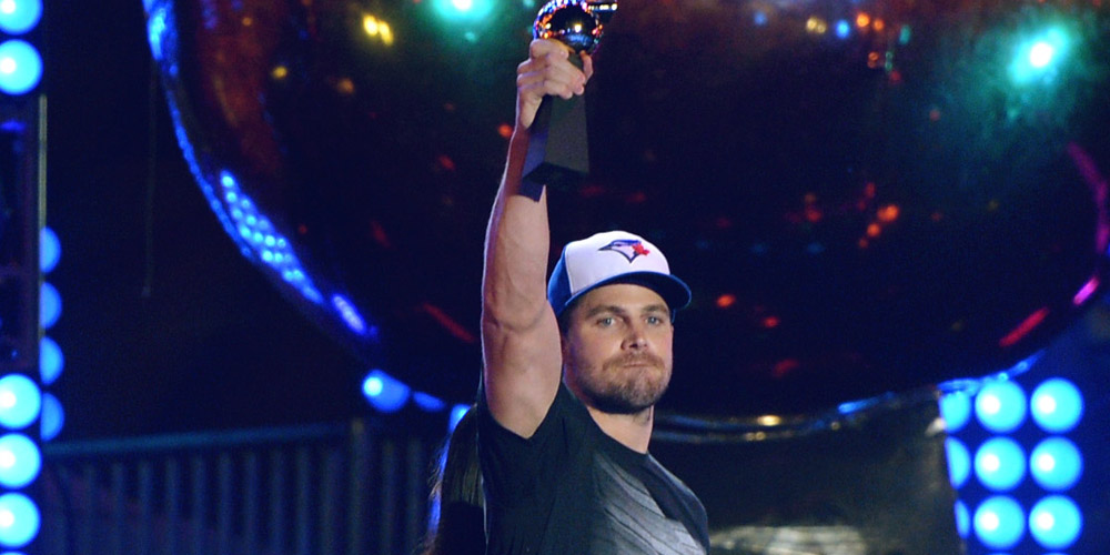 Stephen Amell Accepts ‘Ship Of The Year’ For Olicity at MTV Fandom ...
