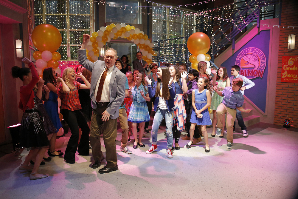 Cyd & Shelby Go Back To A School Dance on ‘Best Friends Whenever ...