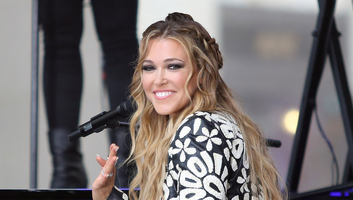 Rachel Platten Performs ‘Better Place’ & More for ‘Today Show’ Concert ...