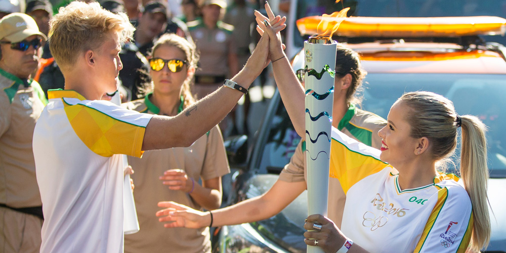 Cody Simpson Runs Olympic Torch Relay with Sister Alli in Rio | 2016 ...