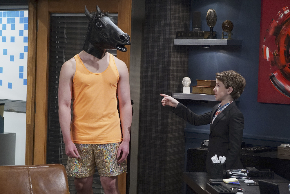 Bernie Takes Control of Vuugle on ‘Bizaardvark’ Tonight! | Bizaardvark ...