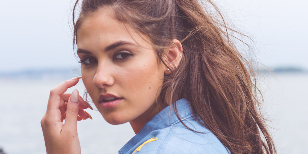 Ronni Hawk Isn’t Anything Like Her ‘Stuck In The Middle’ Character ...