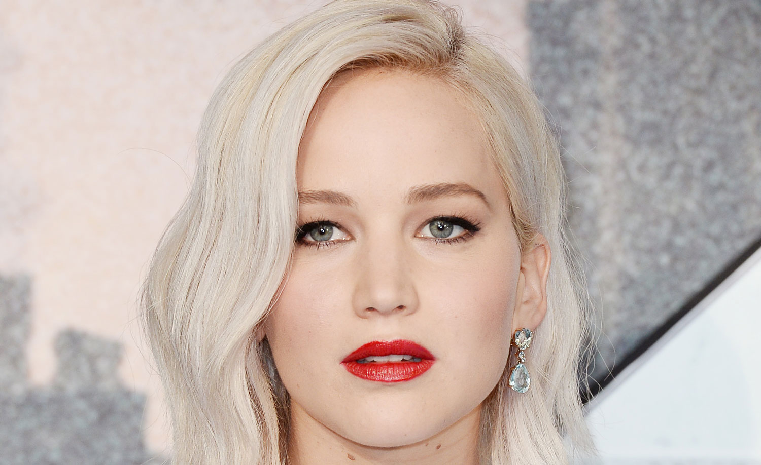 Jennifer Lawrence Calls Up Fans to Encourage Them to Vote! | 2016 ...