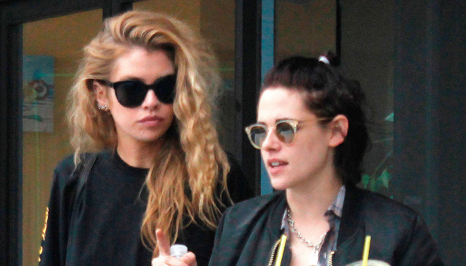 Kristen Stewart & Girlfriend Stella Maxwell Enjoy Smoothie Date ...