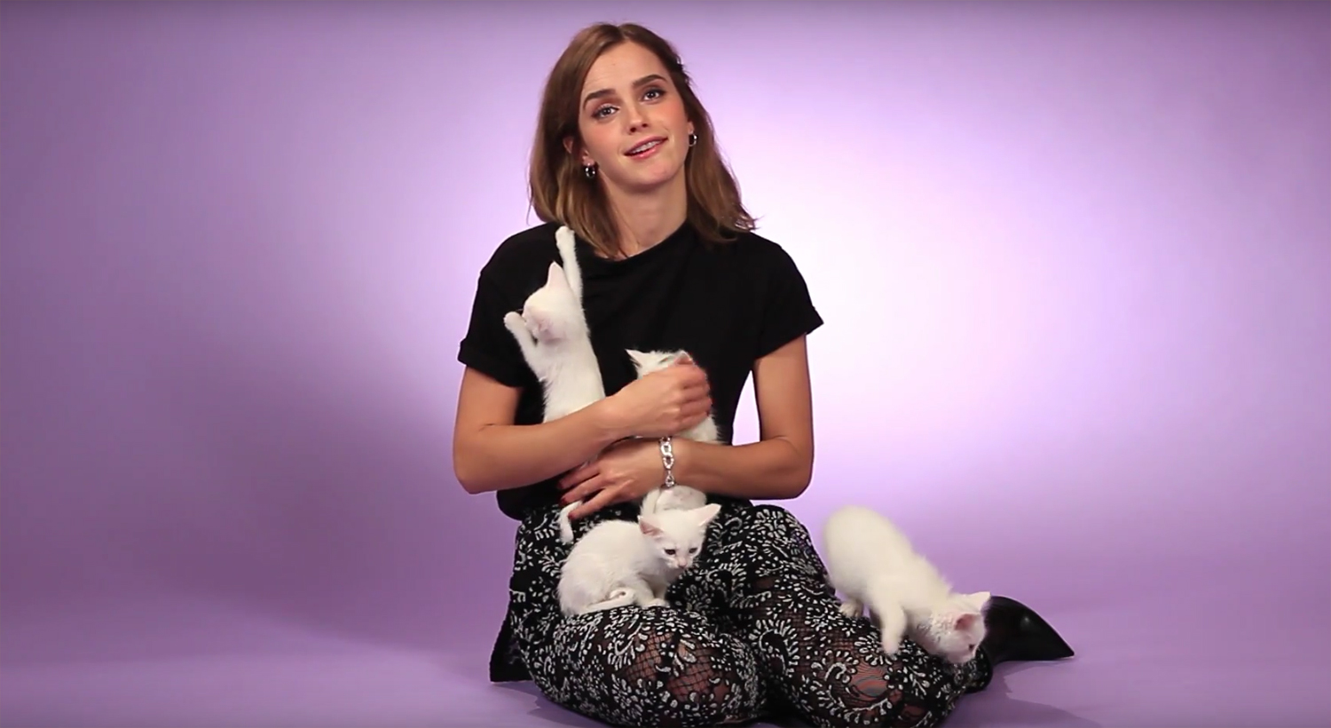 Emma Watson Is All Of Us While Playing With Cute Kittens (Video) | Emma ...