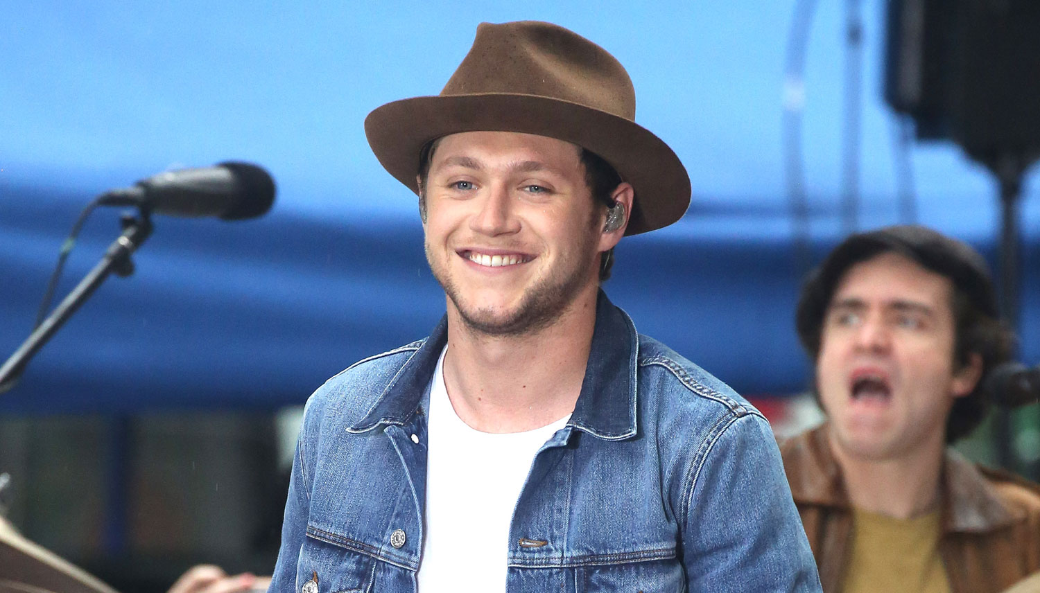Niall Horan Goes Solo for ‘Today Show’ Concert – Watch Now! | Music ...
