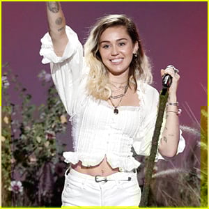 Miley Cyrus Hits the Stage to Perform ‘Malibu’ on ‘The Voice’! | Miley ...