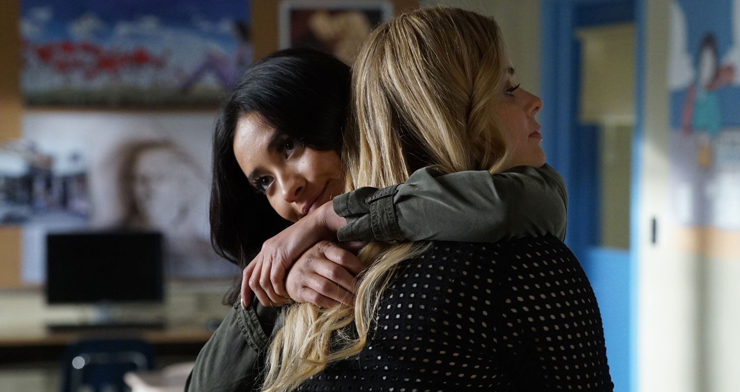 Emison Share a Hug on Tonight’s All-New ‘Pretty Little Liars’ | Pretty ...