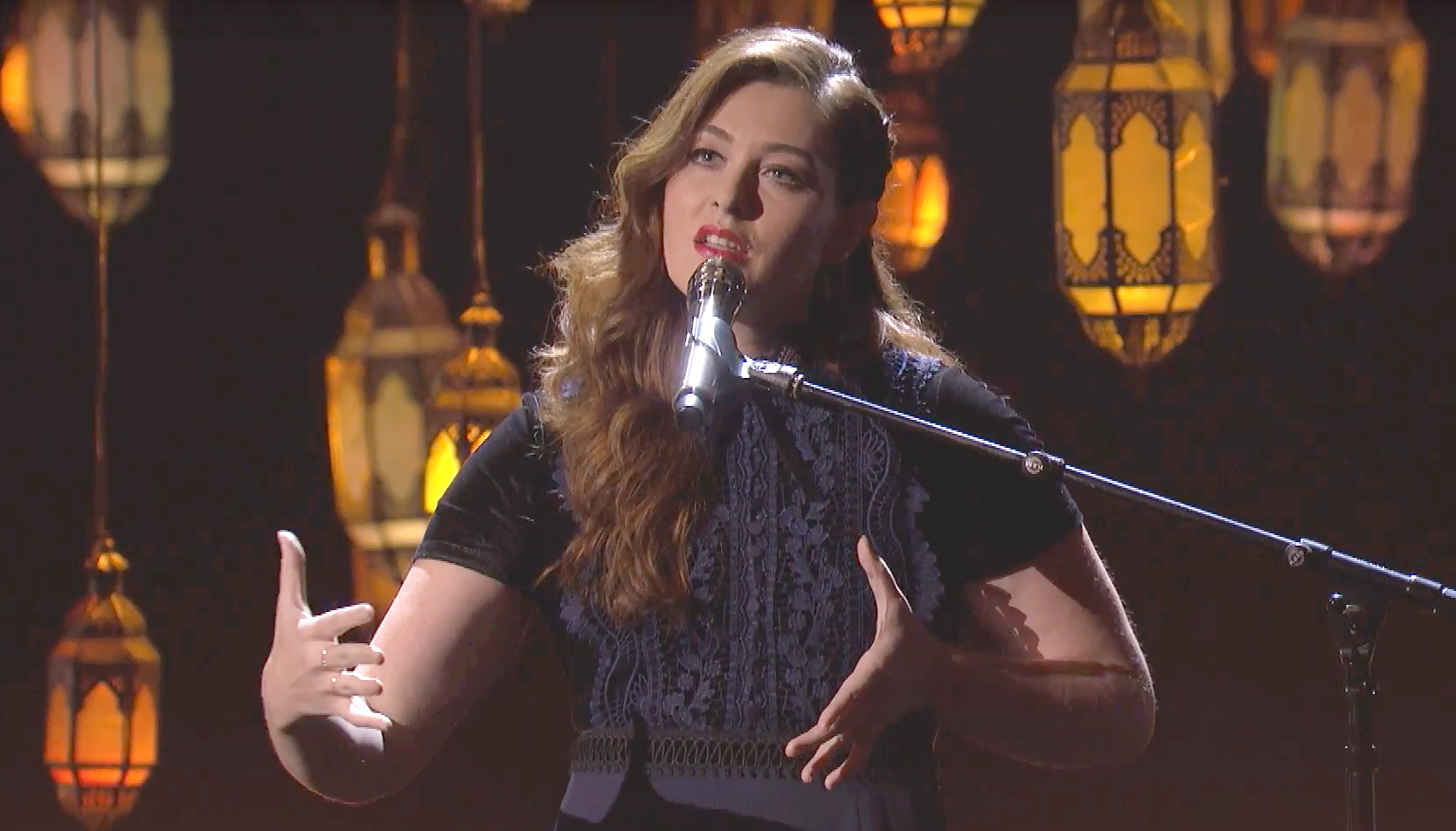 Mandy Harvey Signs & Sings at Same Time for ‘AGT’ Semi-Finals (Video ...