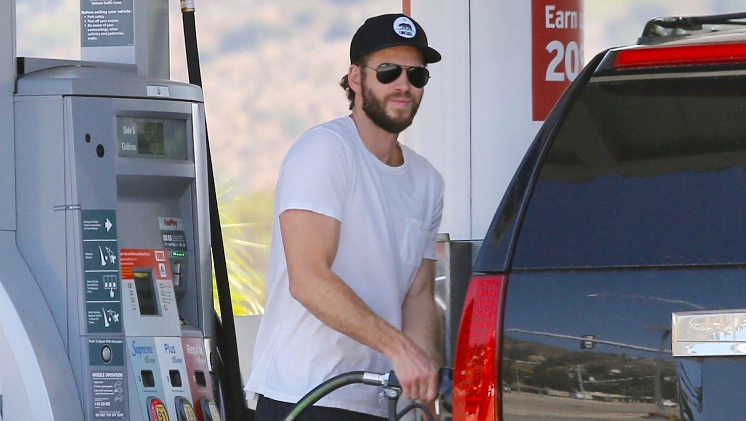 Liam Hemsworth Flashes His Bulging Biceps While Pumping Gas | Liam ...