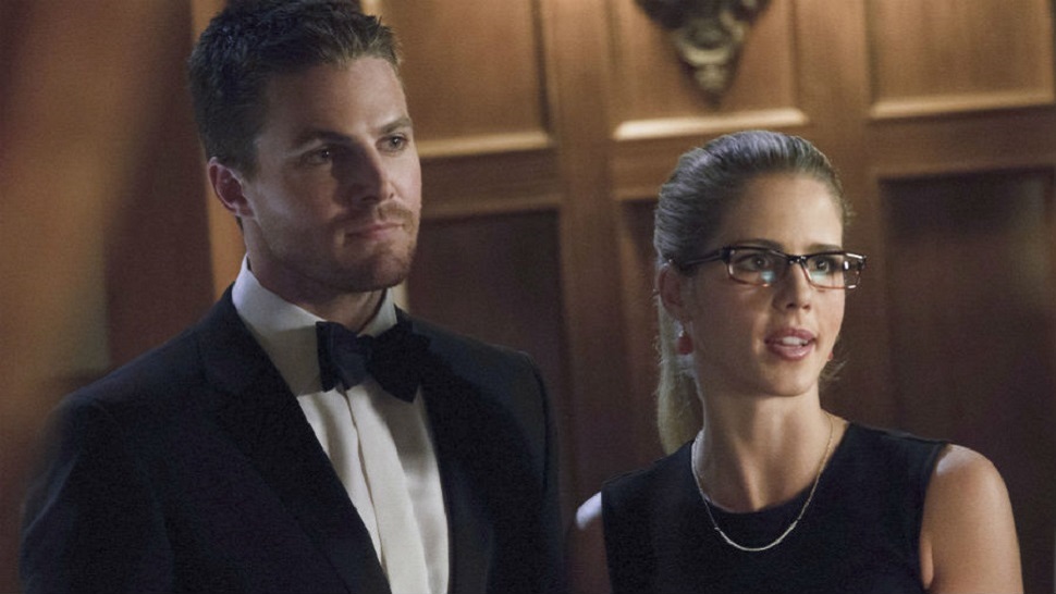 Stephen Amell Visits The Olicity Bench Fans Dedicated To The 'Arrow ...