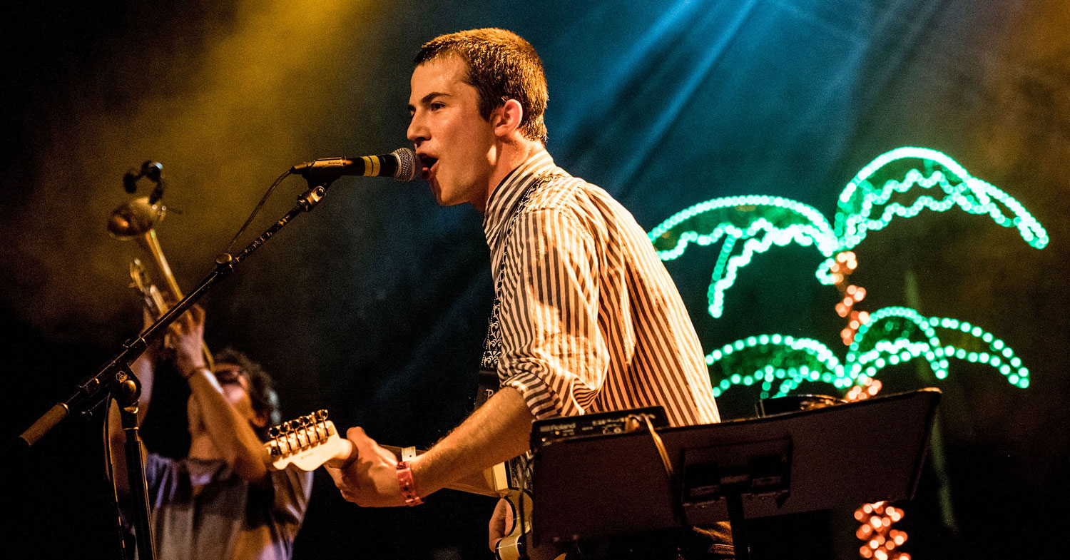 13 Reasons Why’s Dylan Minnette Performs With Band Wallows in LA (Video ...