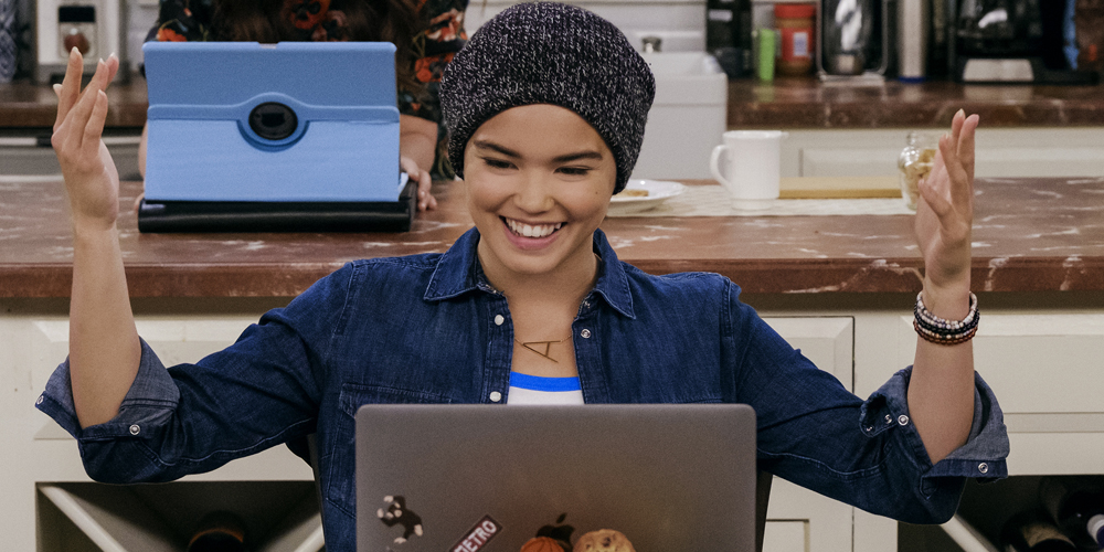 Paris Berelc Dishes On Singing The Theme Song For 'Alexa & Katie ...