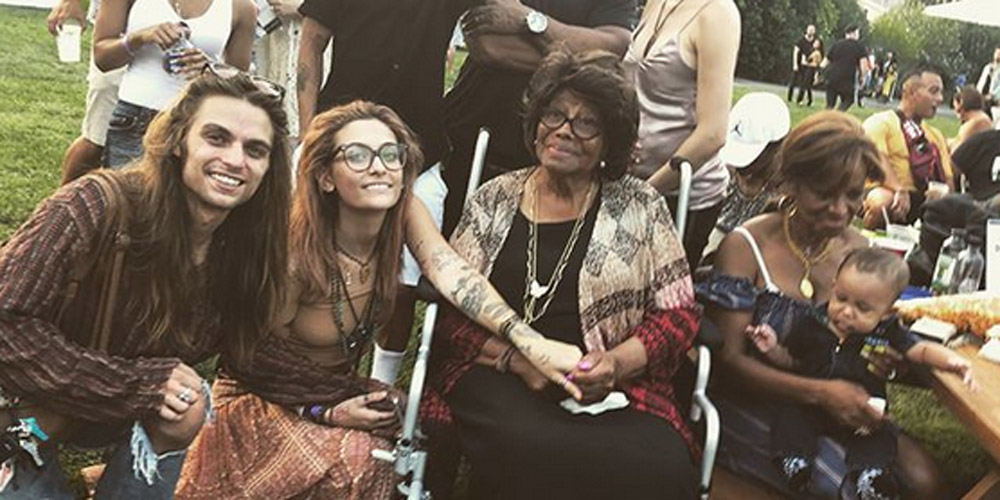 Paris Jackson Hits the Stage With Her New Band The Soundflowers ...