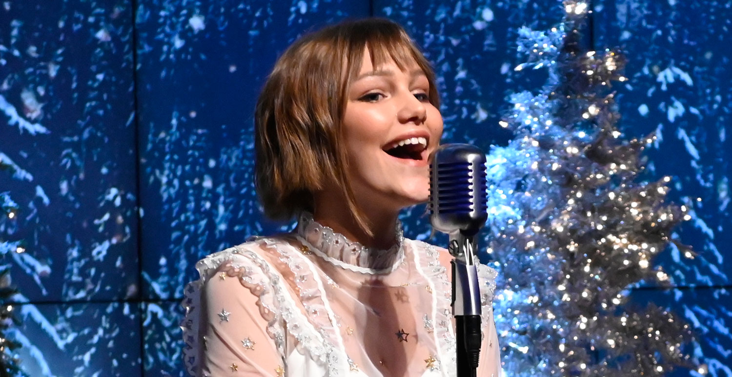 Grace VanderWaal Joins Ingrid Michaelson To Perform ‘Rockin’ Around The ...