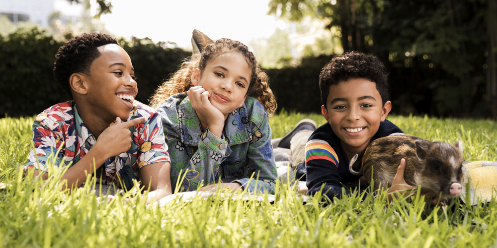 ‘Cousins For Life’ Stars Scarlet Spencer & Dallas Young Talk Fave ...