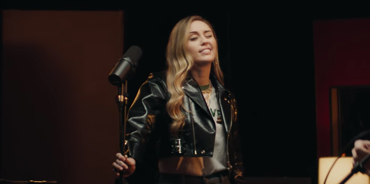 Miley Cyrus Gives Stunning ‘Nothing Breaks Like a Heart’ Live ...