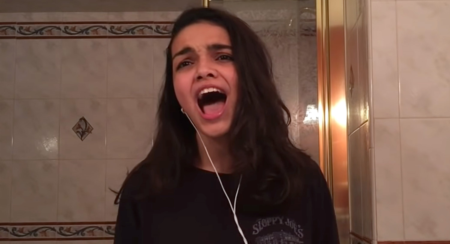 You NEED to Watch Rachel Zegler Sing Her Face Off in These Cover Videos ...