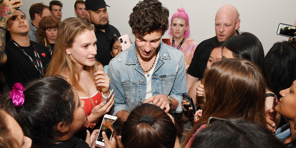 Shawn Mendes Visits ‘This Is Shawn’ Experience to Surprise His Fans ...