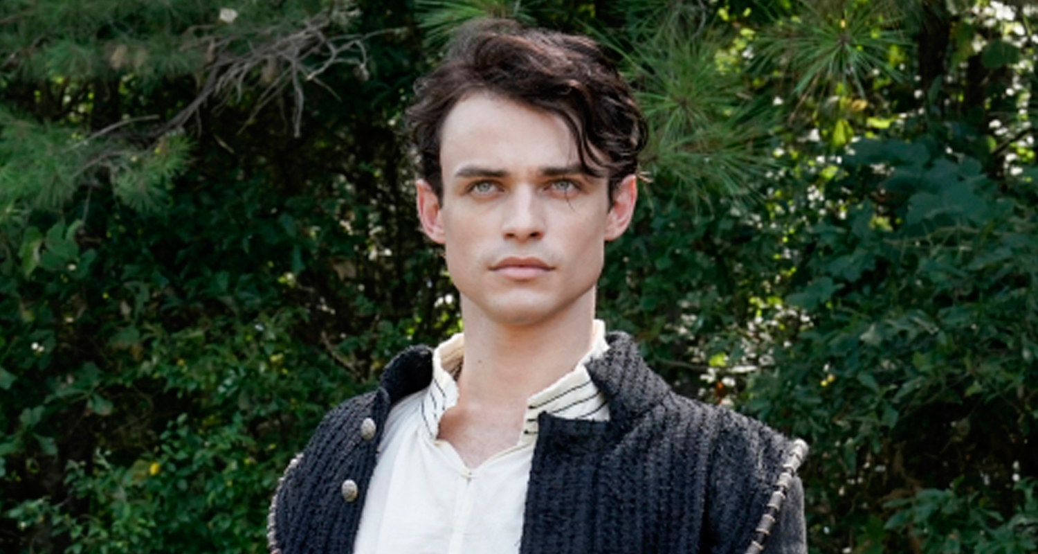 Thomas Doherty Is Flattered By Damon Salvatore Comparisons on ‘Legacies ...