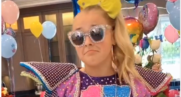 JoJo Siwa Turns 17 with JoJo Siwa-Themed Birthday Party! | JoJo Siwa ...