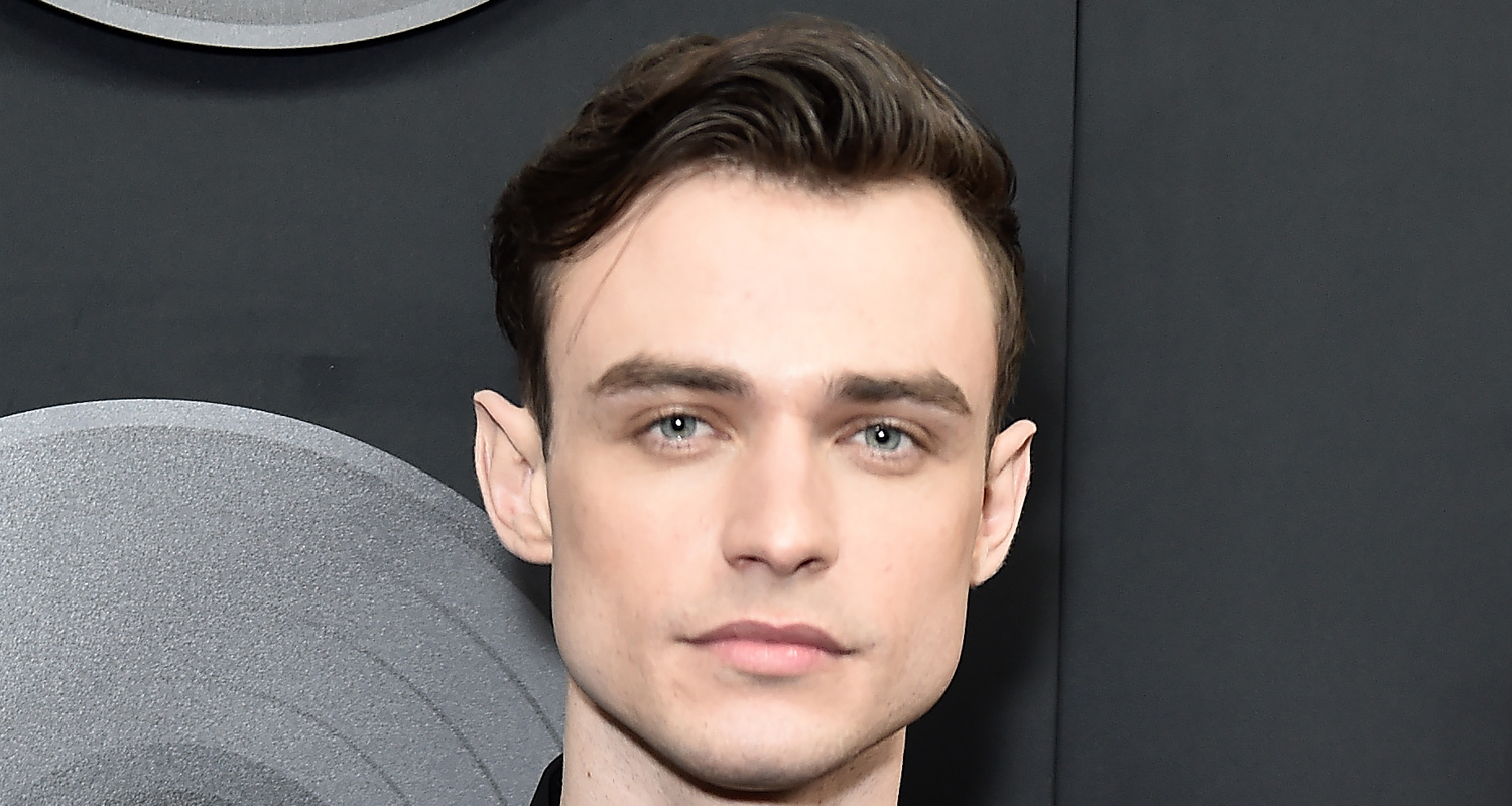 Thomas Doherty Shows Off Abs & New Hair Color In Hot New Selfie ...