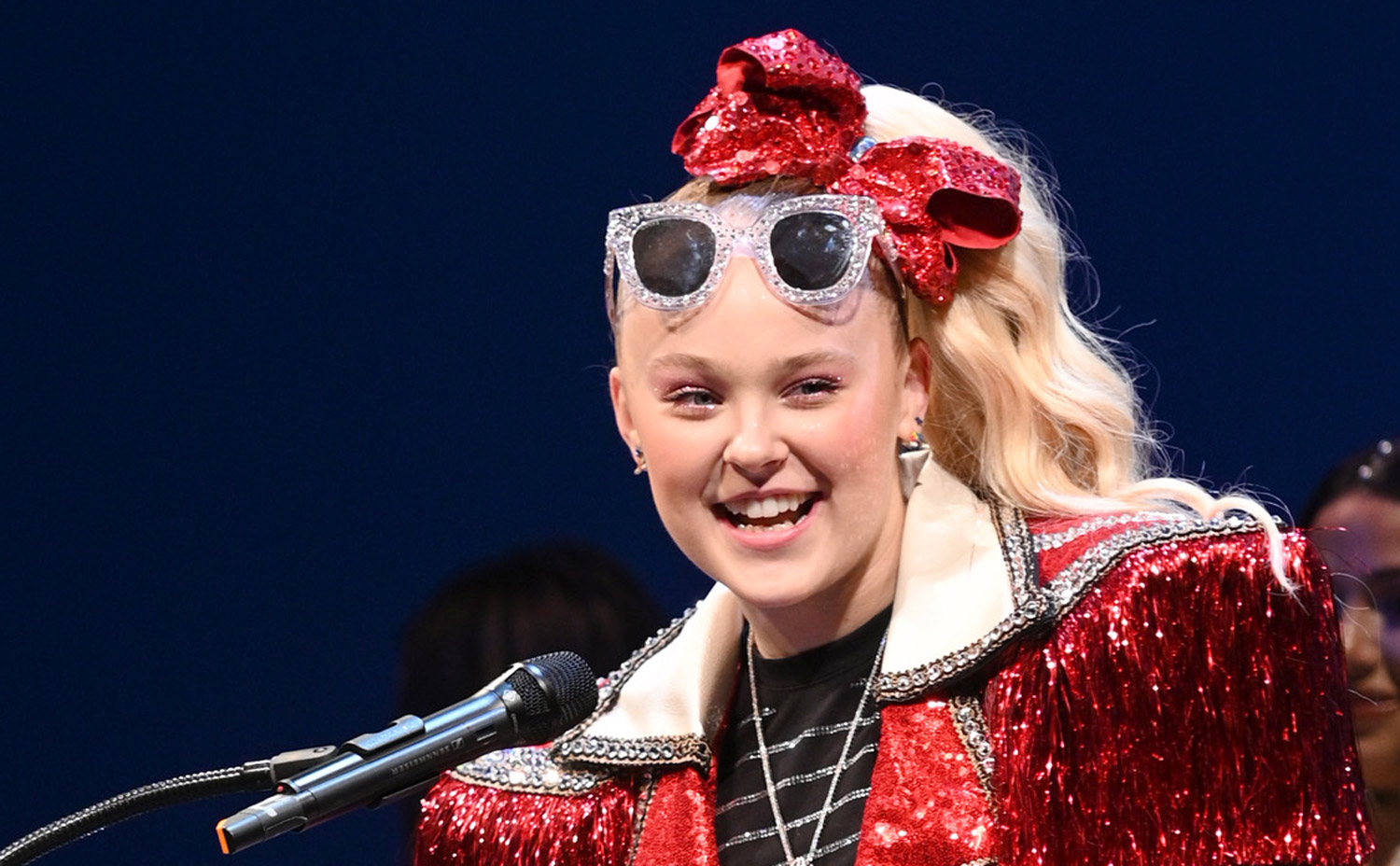 JoJo Siwa Introduces Fans to Her New Boyfriend Mark Bontempo (Video ...