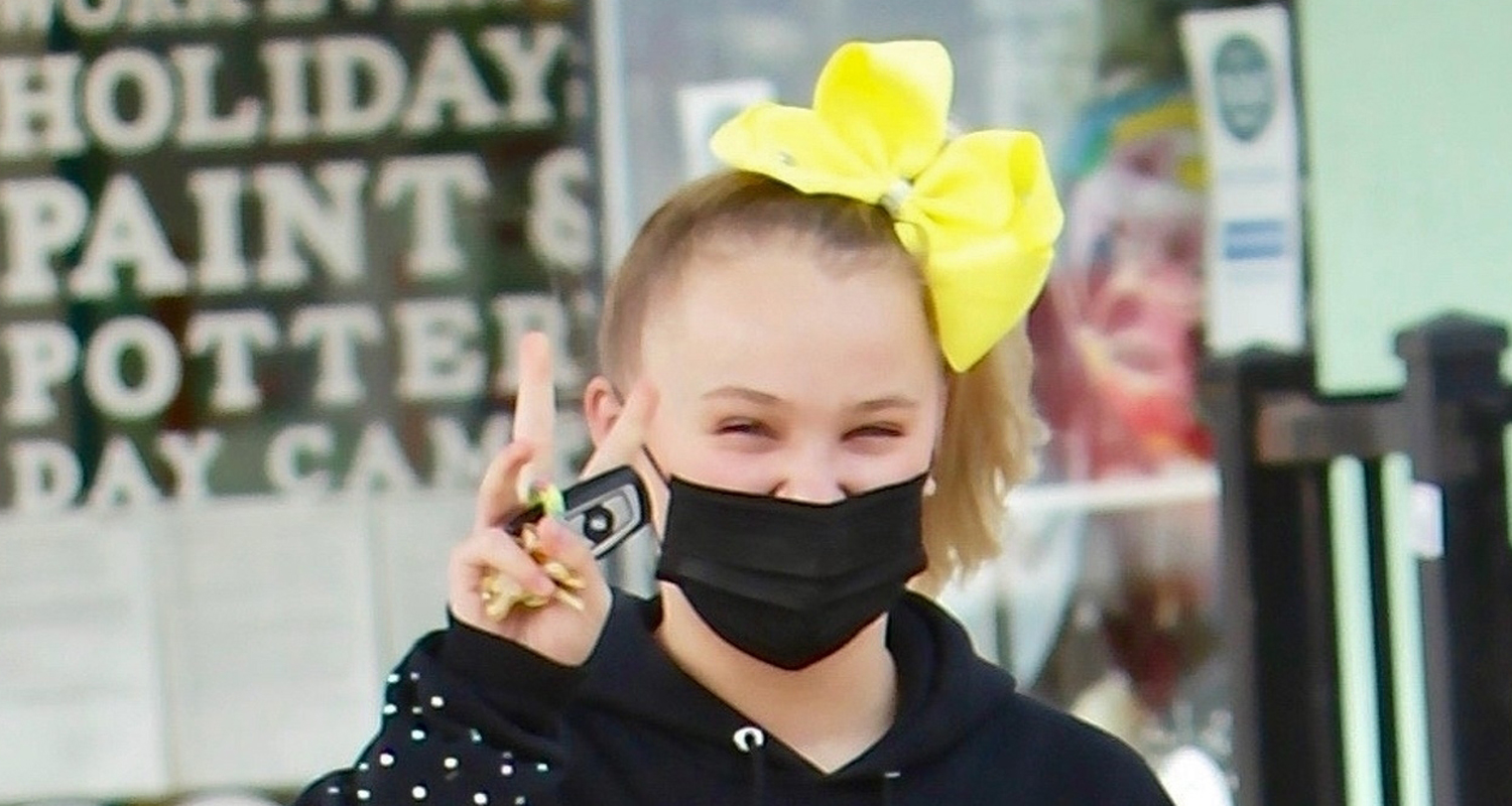 JoJo Siwa Shops With Her Bestie After Releasing ‘Driving With Iggy ...