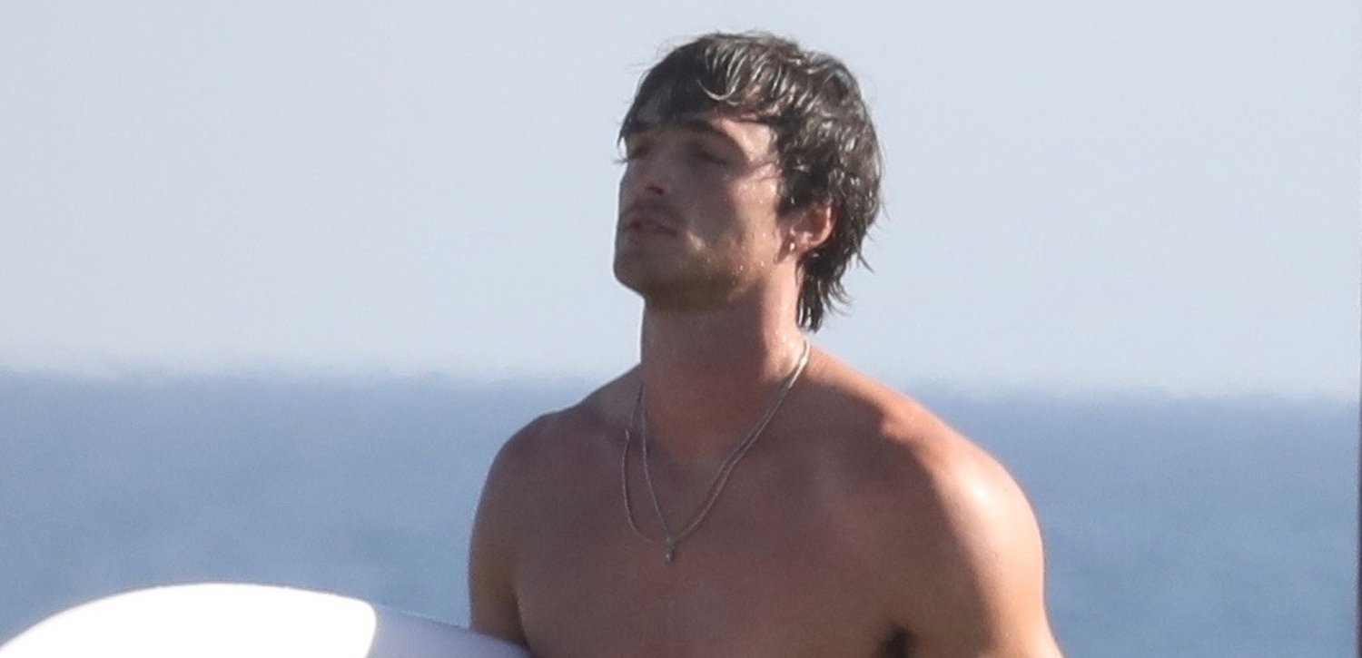 Jacob Elordi is Showing Off His Abs While at the Beach in Malibu ...