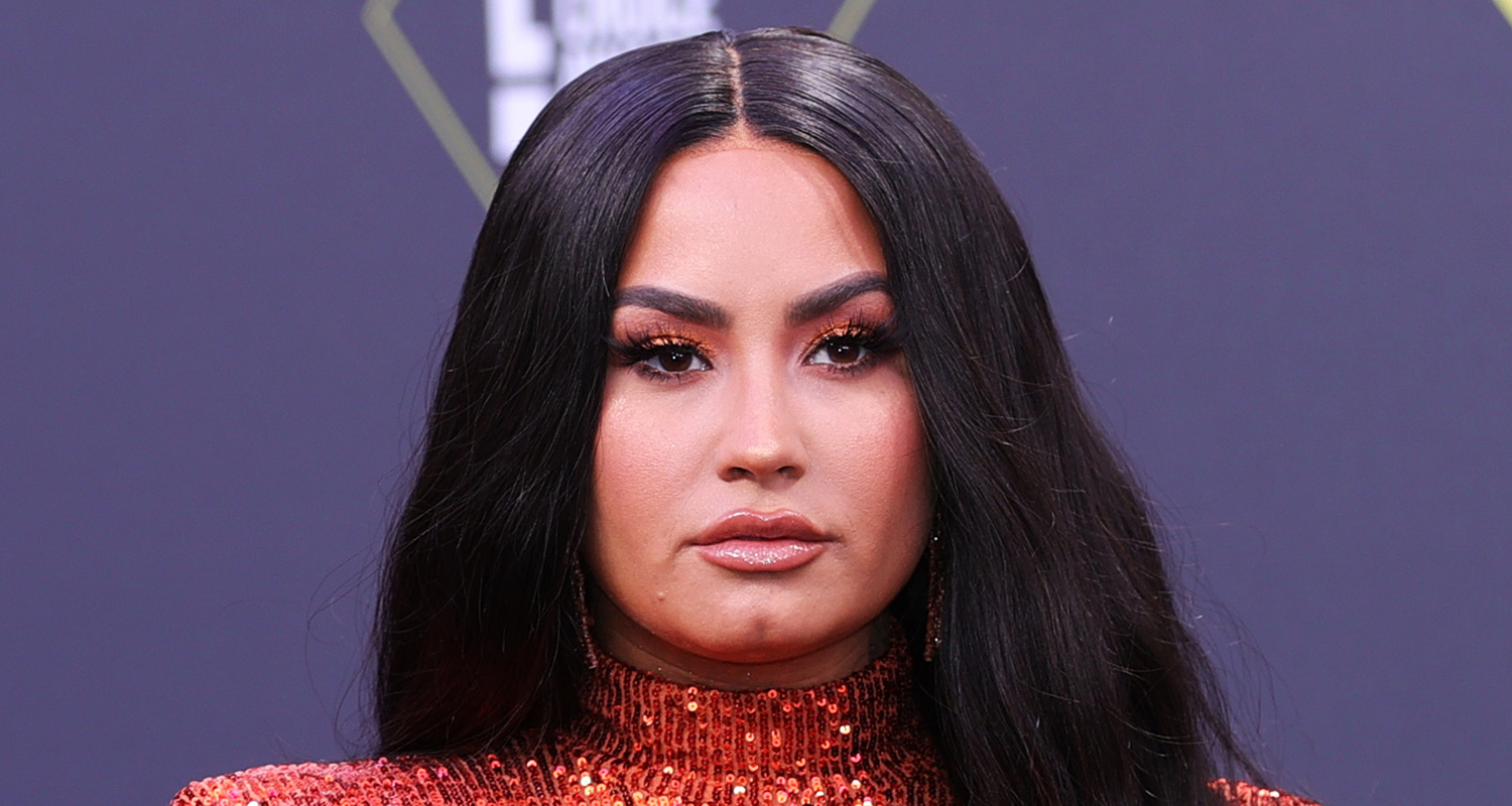Demi Lovato Goes Back To Blonde To Host People’s Choice Awards – See ...
