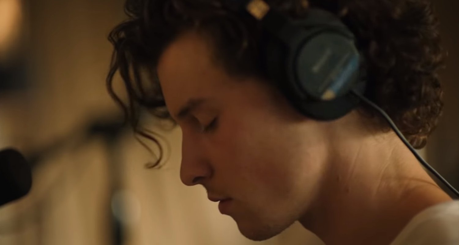 Shawn Mendes Works On The Song ‘Wonder’ In New ‘In Wonder’ Clip – Watch ...