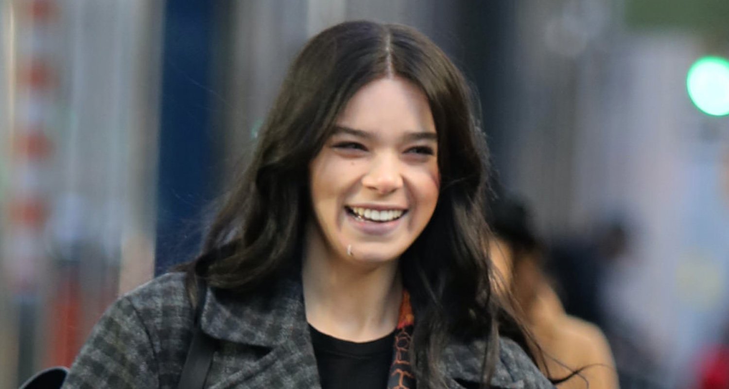 Hailee Steinfeld & Jeremy Renner Are All Smiles During Weekend Filming ...