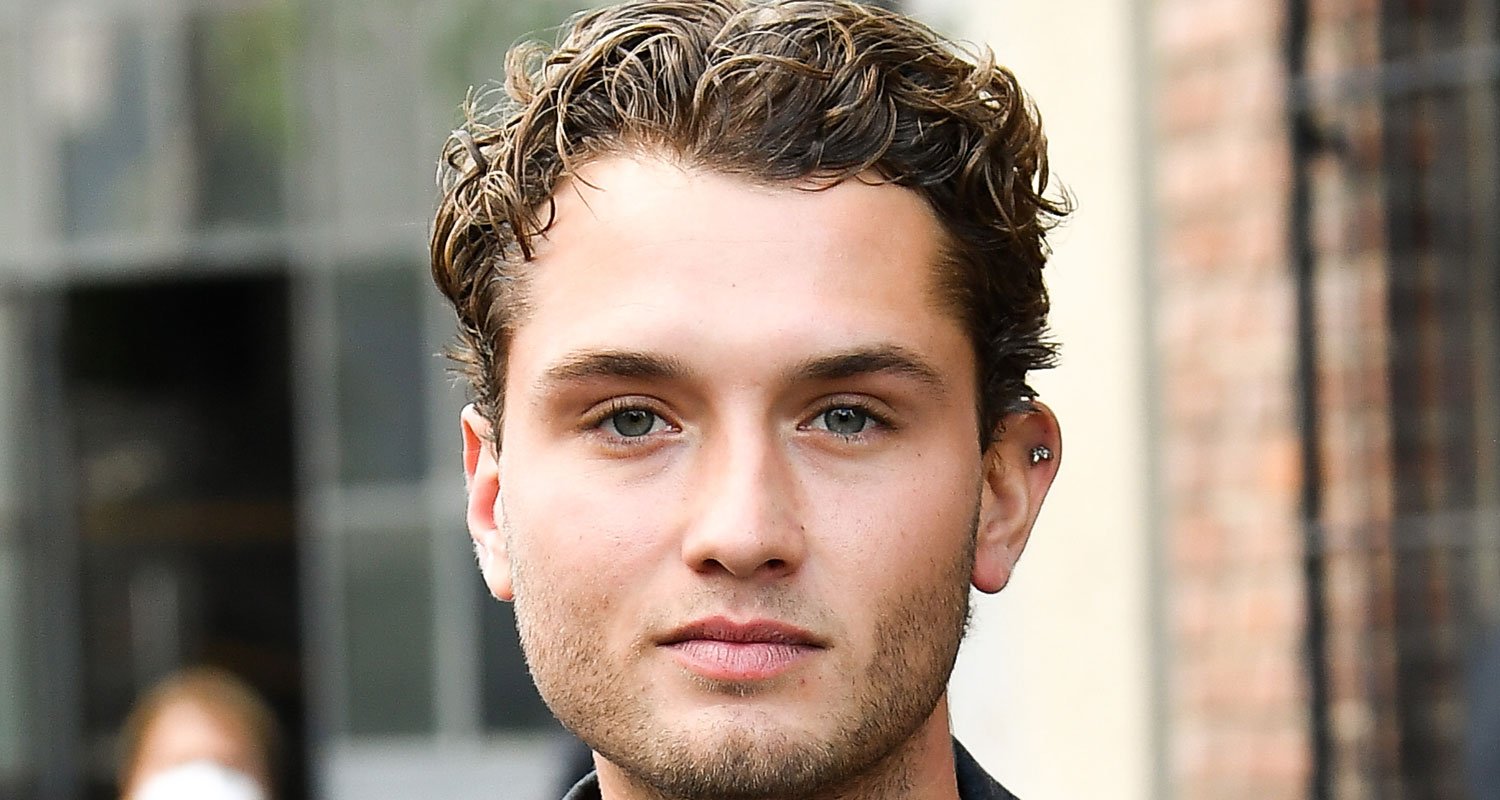 Rafferty Law Opens Up About Looking Just Like His Dad Jude Law ...