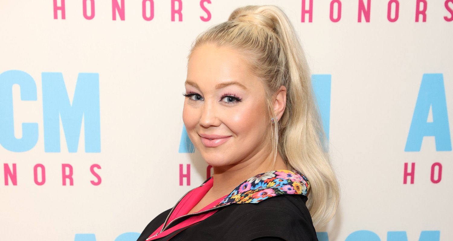 RaeLynn Attends ACM Honors Event While 9 Months Pregnant! | Lauren ...