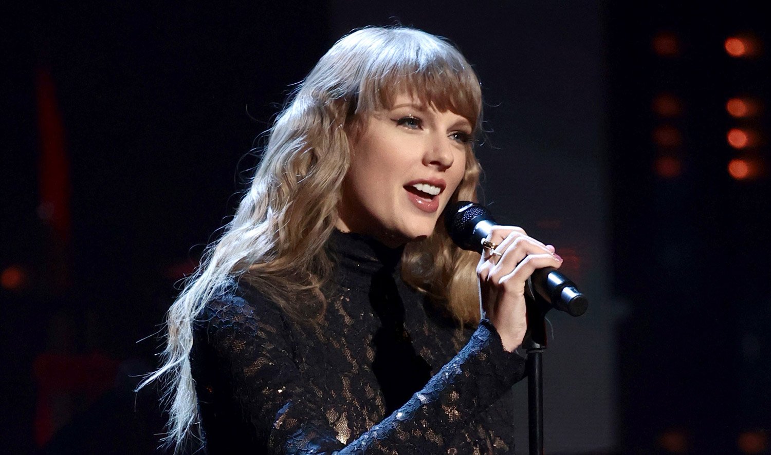 Taylor Swift’s ‘Red (Taylor’s Version)’ Is Here – Listen Now! | First ...