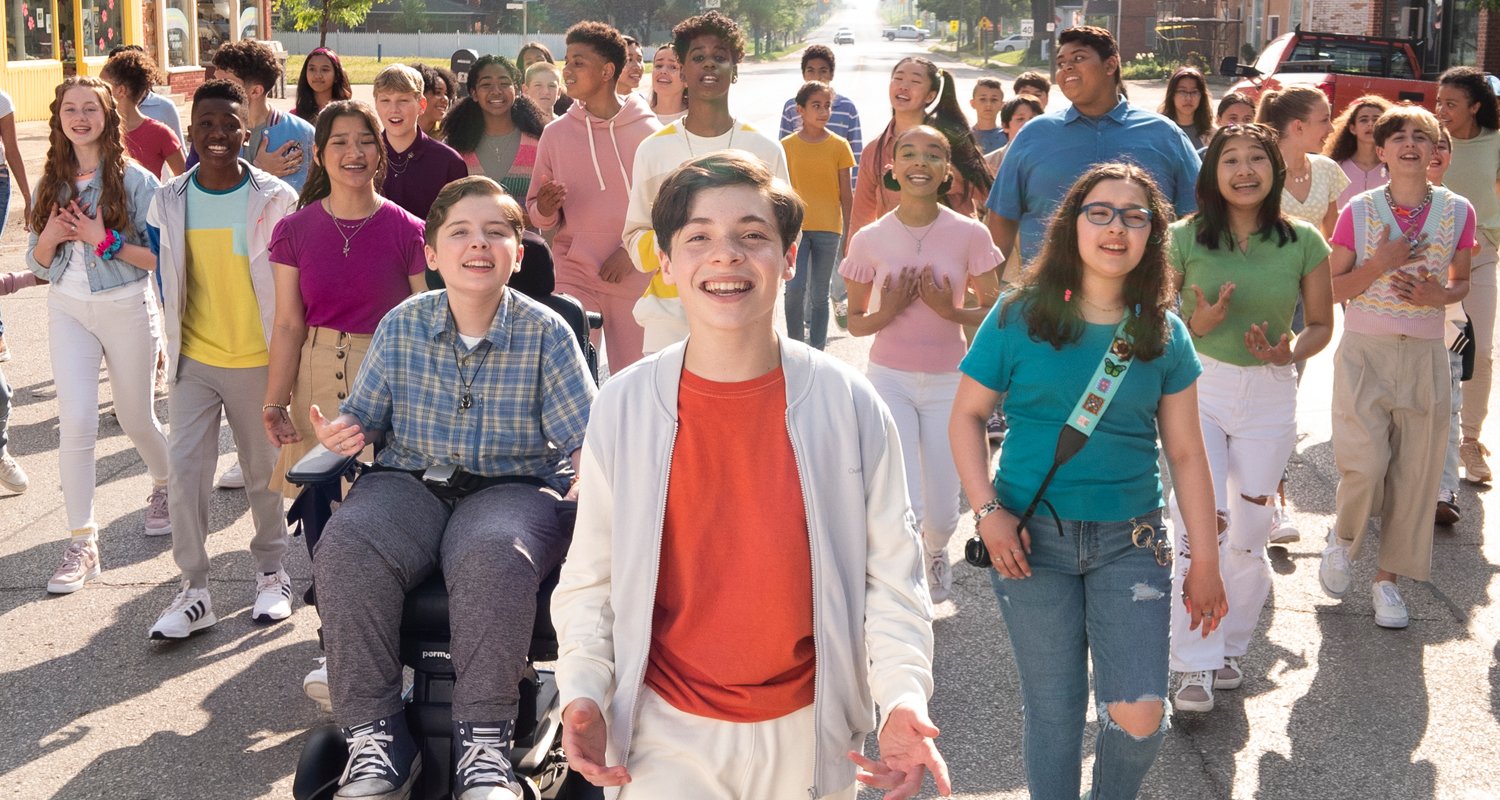 Netflix Reveals First Look Photos & Release Date For ’13: The Musical ...