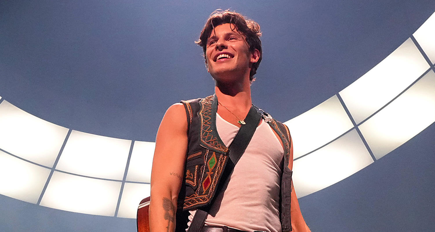 Shawn Mendes Kicks Off 'Wonder: The World Tour' - Set List & Photos ...