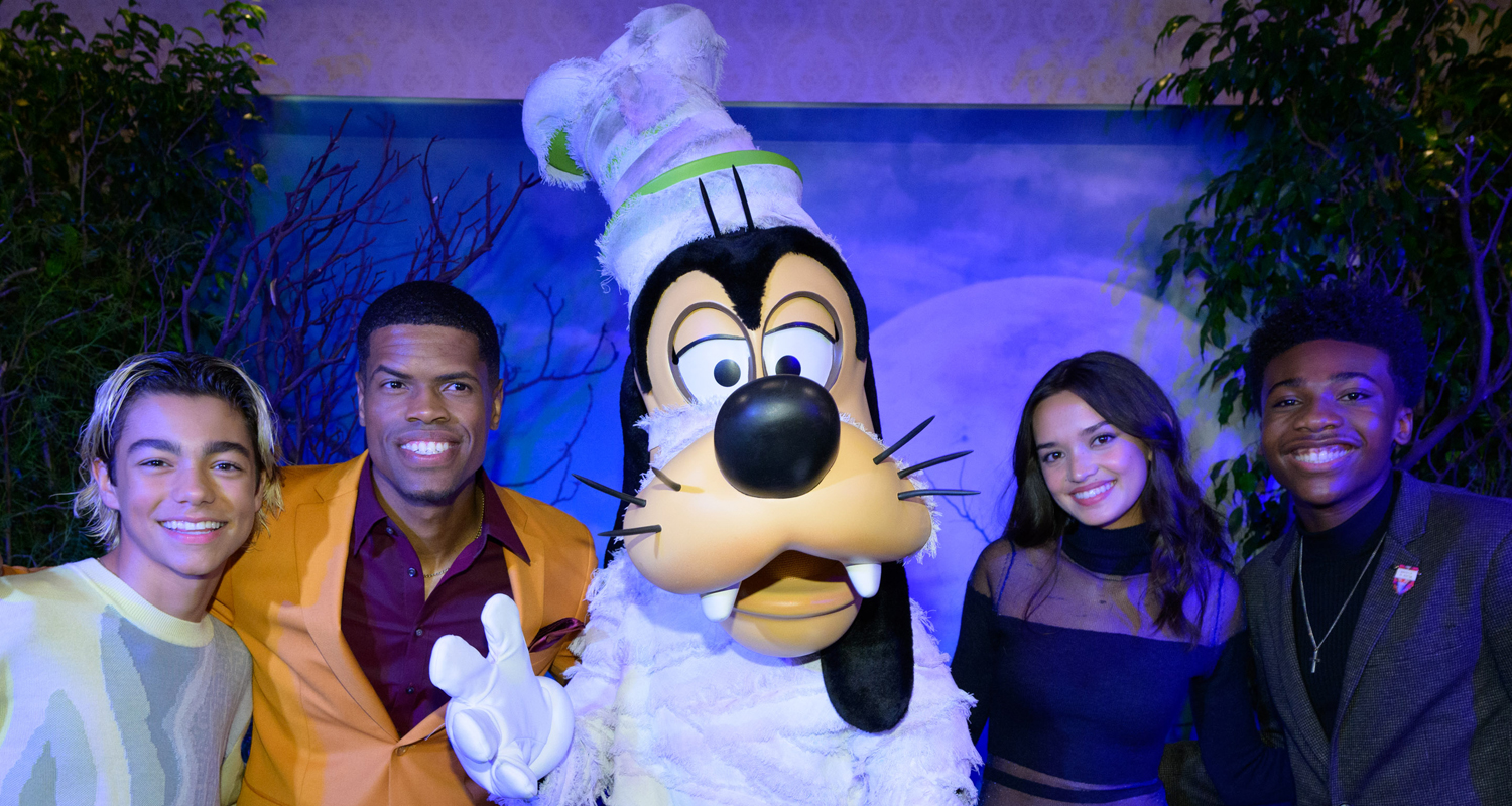 Goofy Joins the Cast of ‘Under Wraps 2′ at the Movie’s Premiere at ...