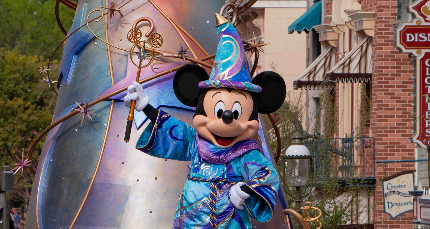 Disneyland Announces 2023 Return Date for ‘Magic Happens’ Parade ...