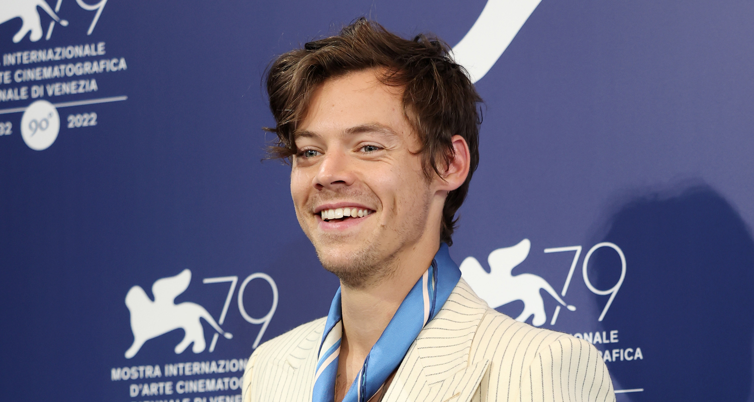 Harry Styles Fans Thank His Mom Anne For Sharing New Family Photo After ...