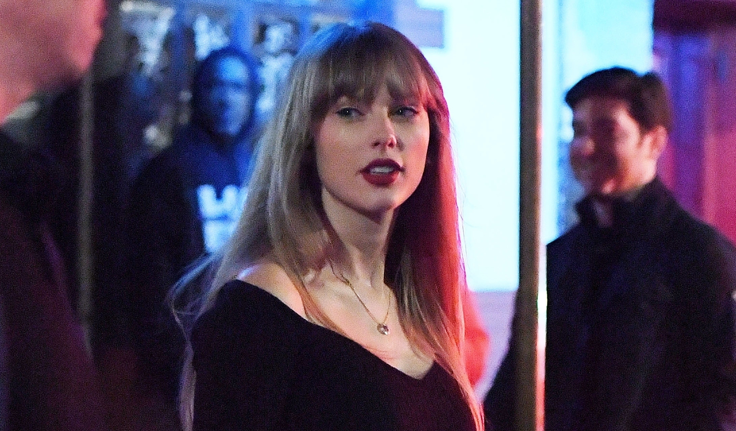 Taylor Swift Makes First Appearance Since Breakup, Grabs Dinner with ...